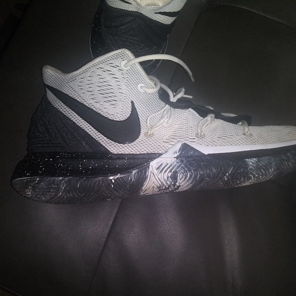 Nike | Shoes | Nike Kyrie 5s | Poshmark